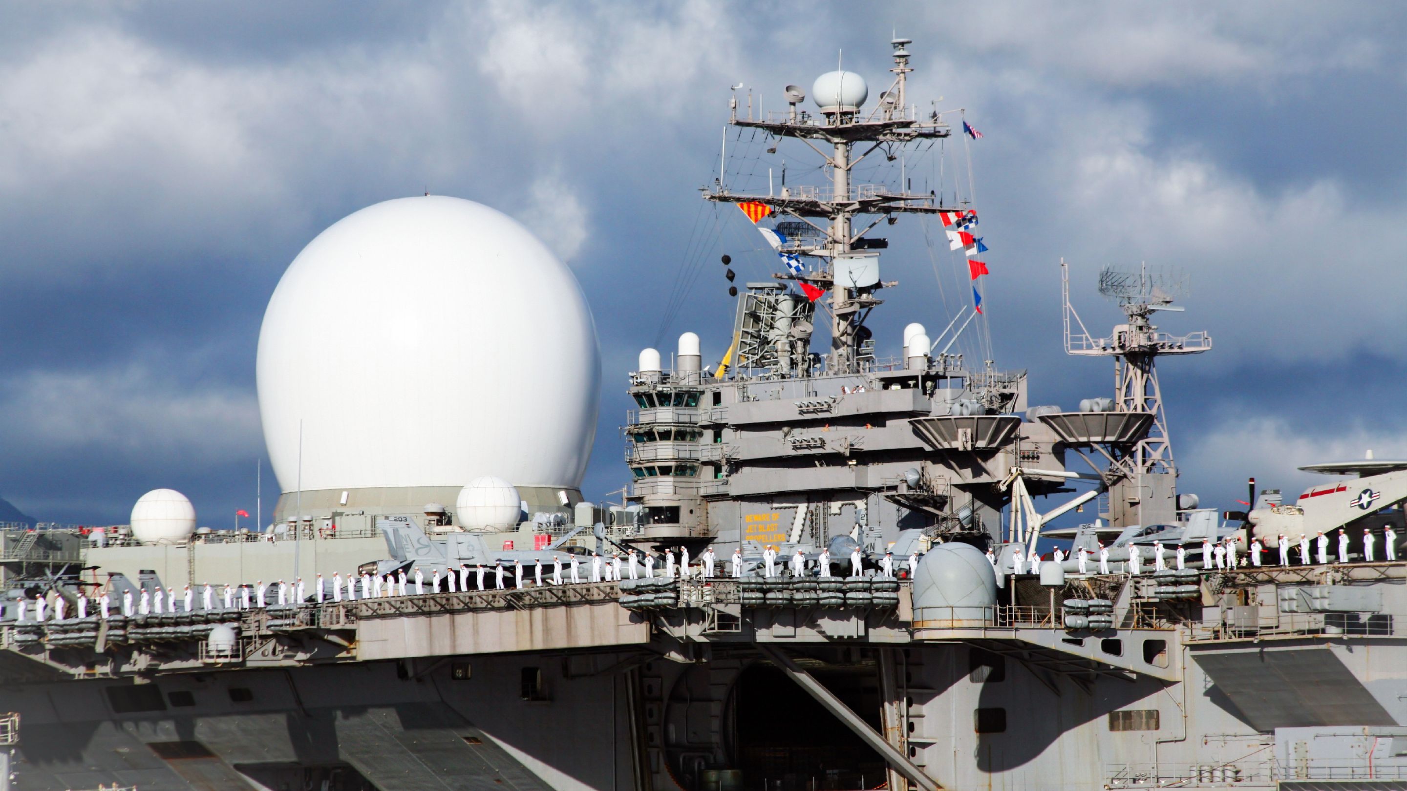 Antenna testing for aerospace and defense | Rohde & Schwarz