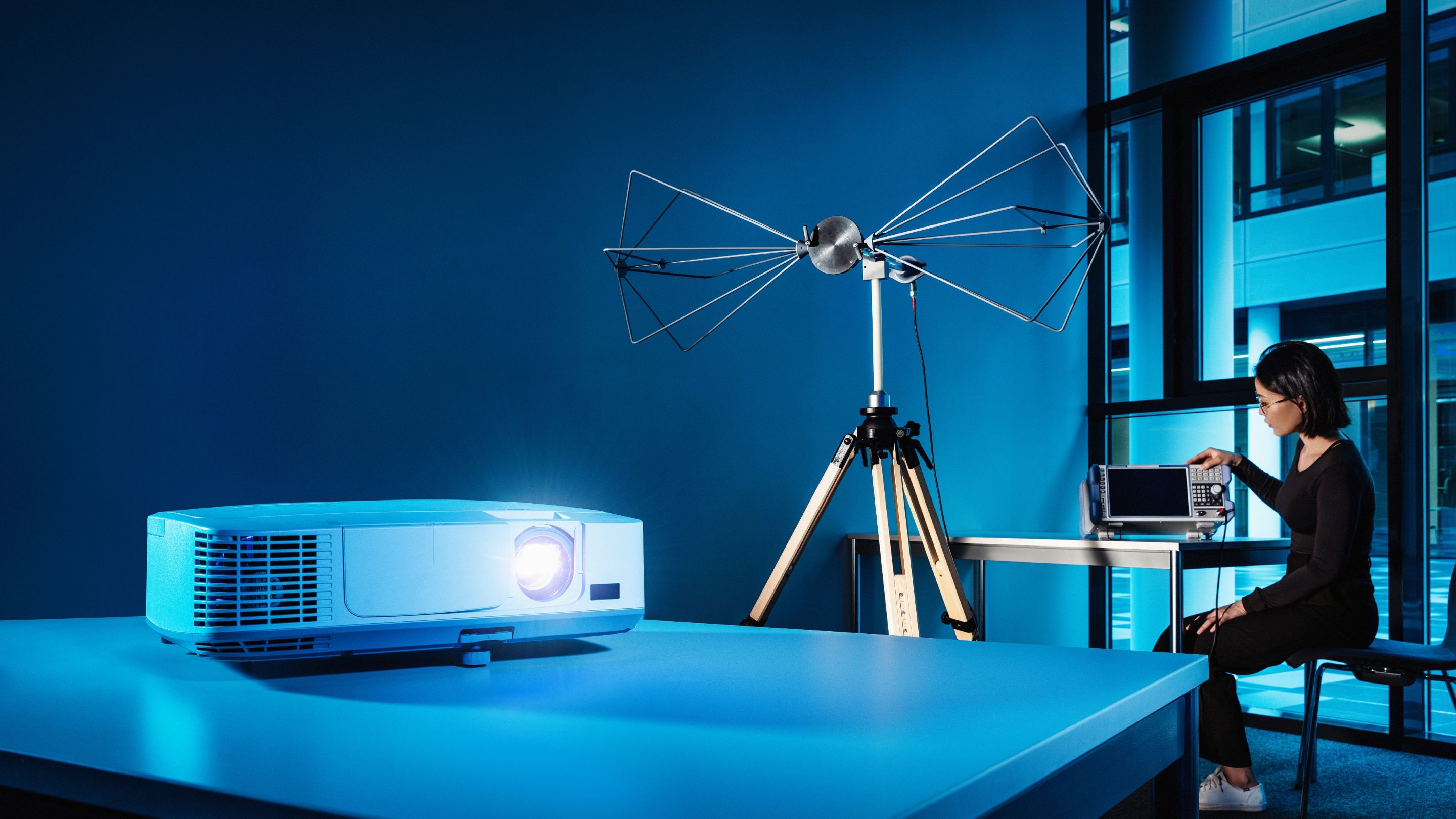 EMI precompliance testing | Rohde & Schwarz