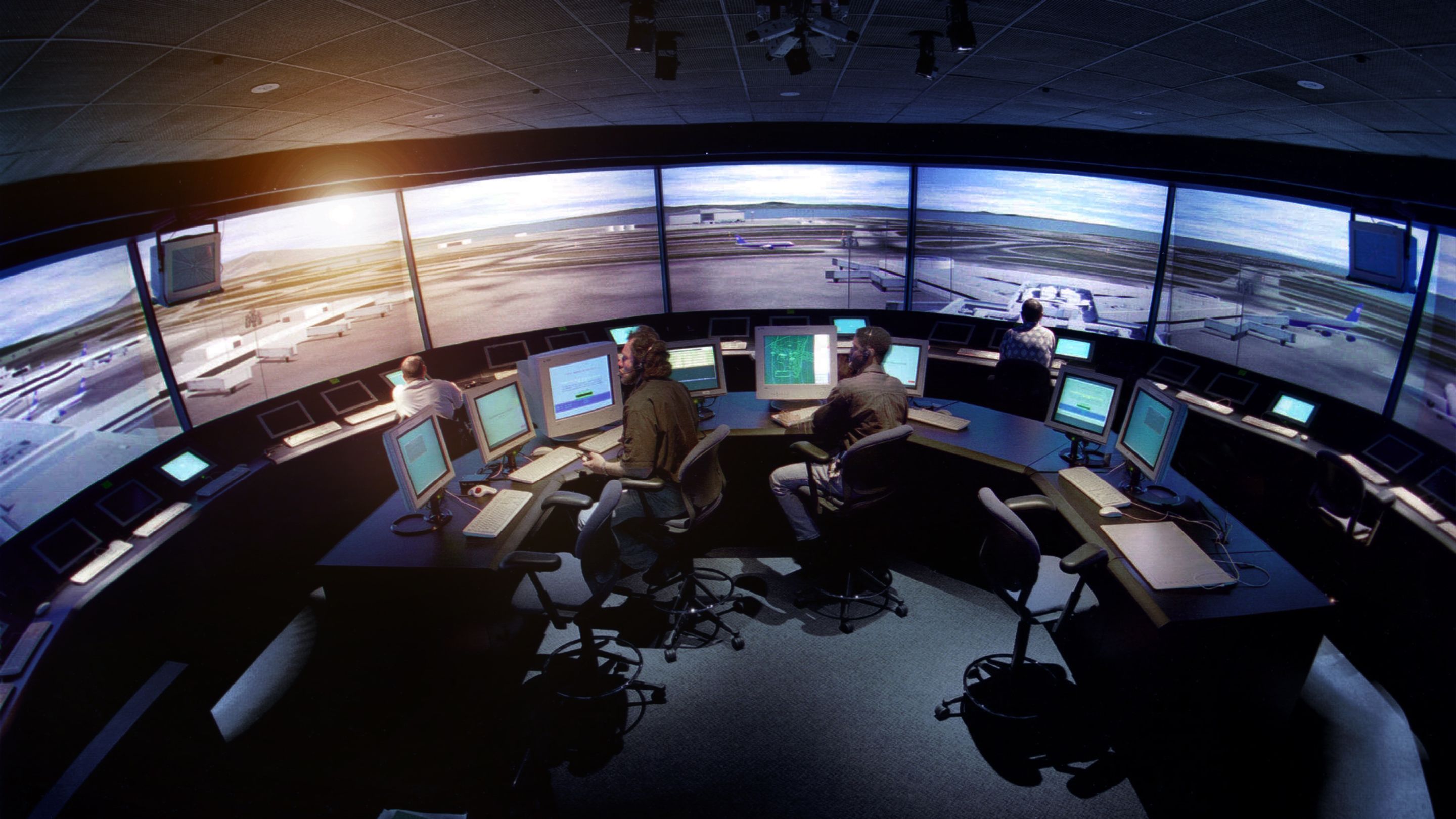 Remote tower | Remote air traffic control towers | Rohde & Schwarz