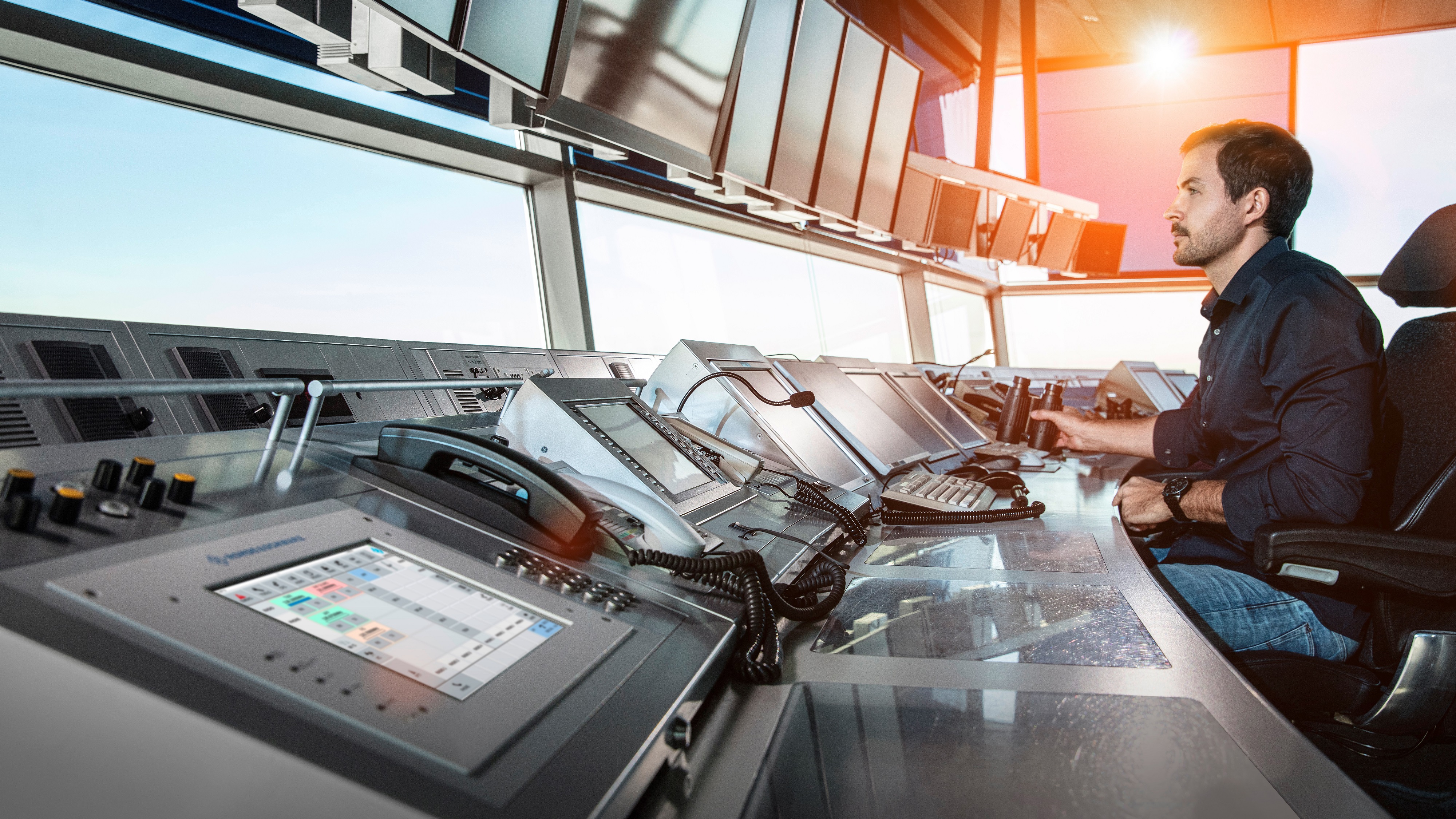 Rohde & Schwarz CERTIUM VCS selected for Skyguide’s future voice ... Rohde & Schwarz CERTIUM VCS selected for Skyguide’s future voice ...